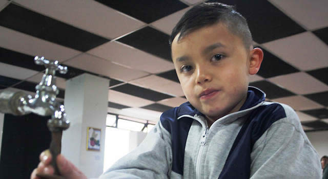 En las manos de Mateo Ríos, un pequeño artista de Soacha | Periodismo ...