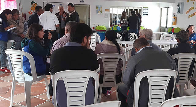 Líderes y habitantes de la comuna uno de Soacha socializan ...